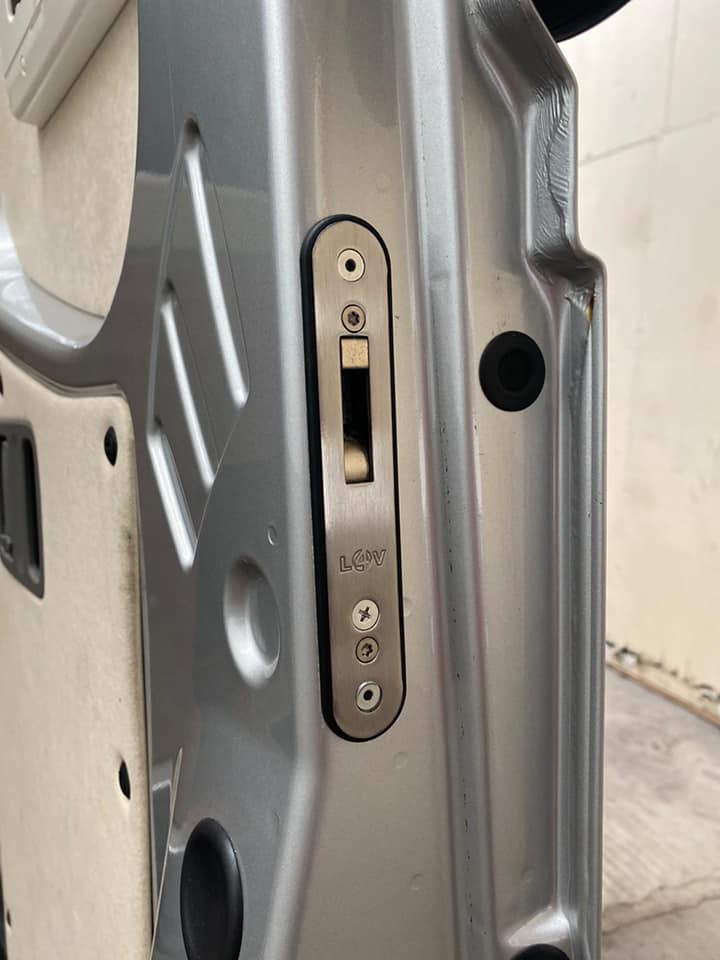 Van Deadlocks Installation | Free Mobile Fitting | Van Deadlock Solutions Van Deadlocks Installation | Free Mobile Fitting | Van Deadlock Solutions